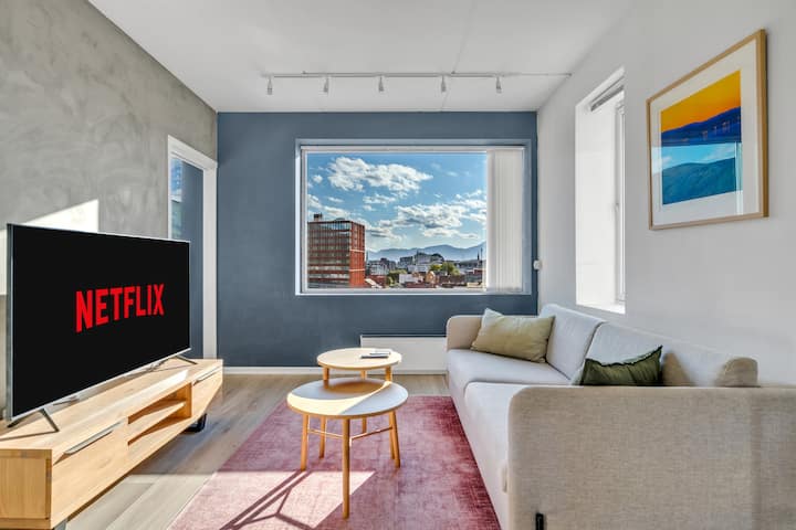 The Polar Throne - Central With Breathtaking Views - 트롬쇠