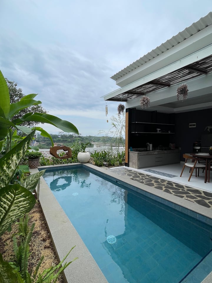 Tropical Dago - Pakis 1br With Kitchen And Pool - 萬隆