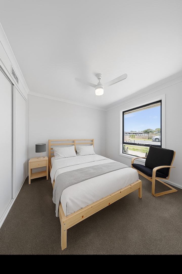 Relax & Unwind – Your Cosy Room Awaits - Melton