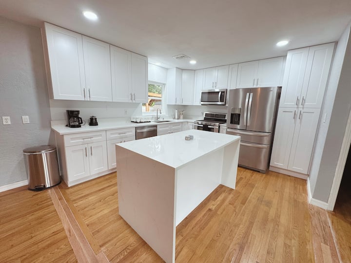 Family Home Near Airport & Downtown - 桑福德