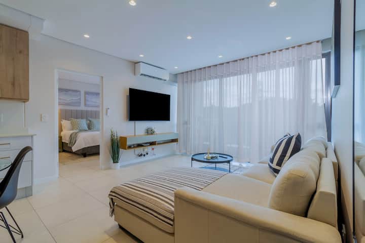 2-br Apt With Wi-fi, Balcony & Pool – Sandton Gate - Sandton