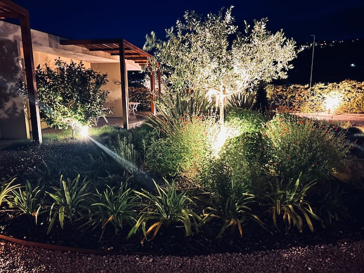 Alloggio Bilocale Con Giardino, Posto Auto Privato - Imperia