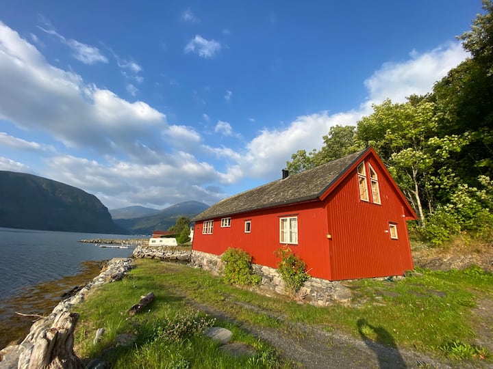 Fjordbua Like Ved Stordfjorden - Eidsdal