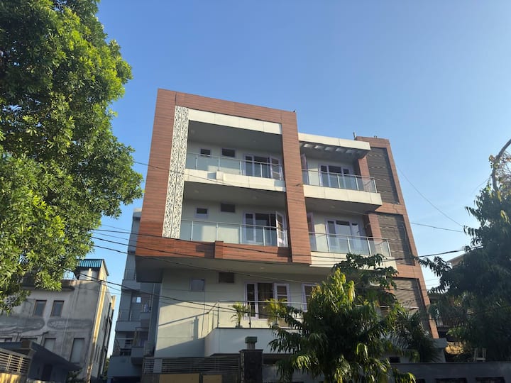 Fortune Home Service Apartment 3bhk, Sec-72, Noida - Noida