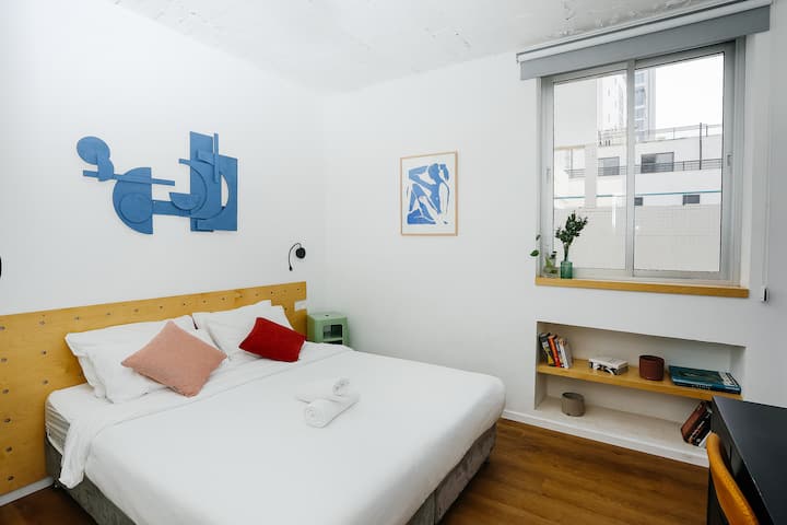 חדר זוגי – דומוס מטרו | Domus Metro – Double Room - Tel Aviv