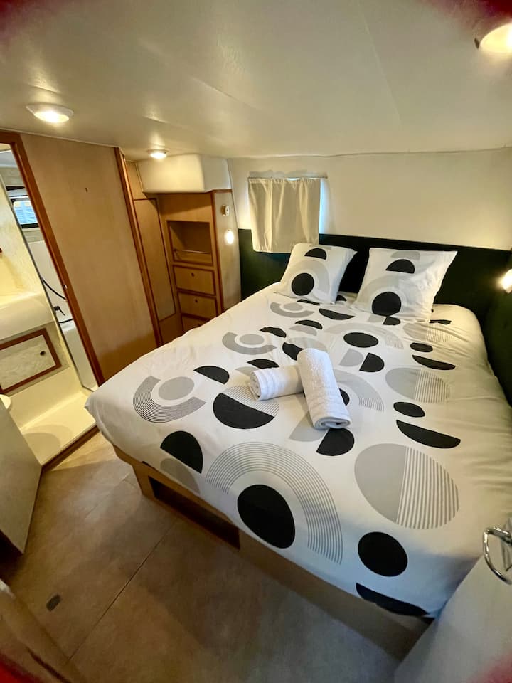 Charmant Bateau Aux Portes De Nevers - Nevers