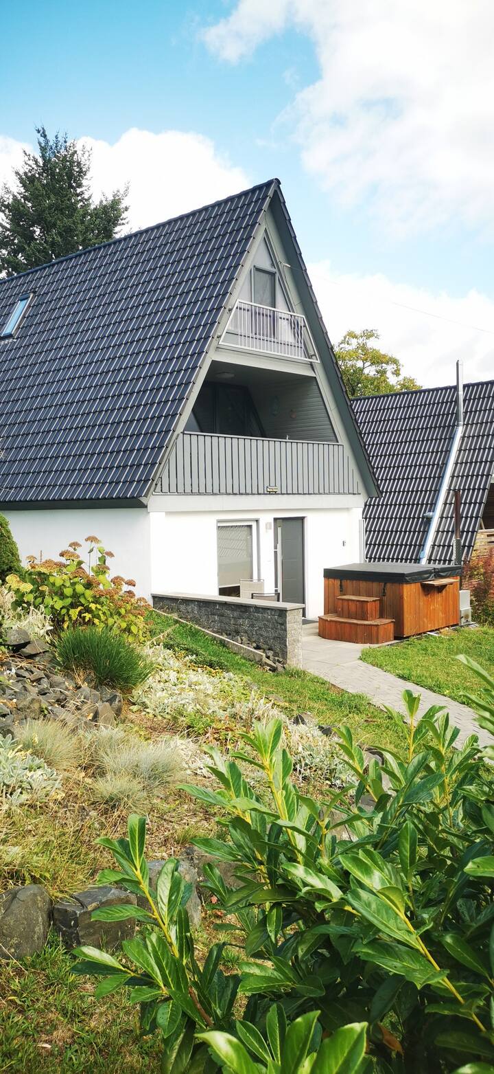 Alpinstyle 
Mod. Ferienwohnung Mit Kreuzbergblick - Gersfeld (Rhön)