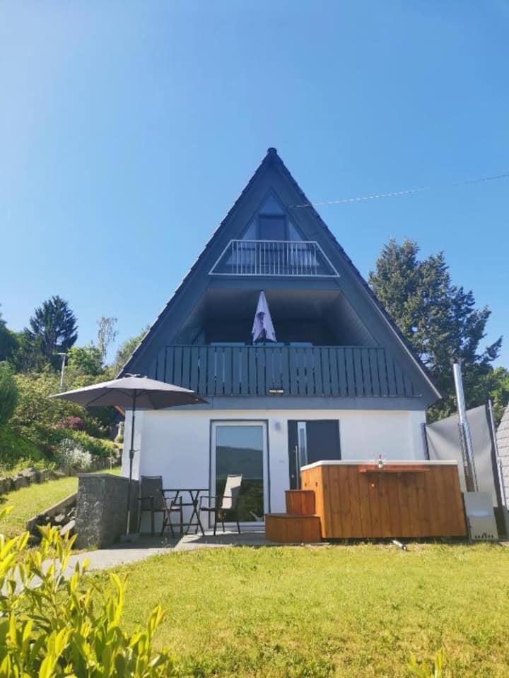 Alpinstyle 
Mod. Ferienwohnung Mit Kreuzbergblick - Bischofsheim in der Rhön