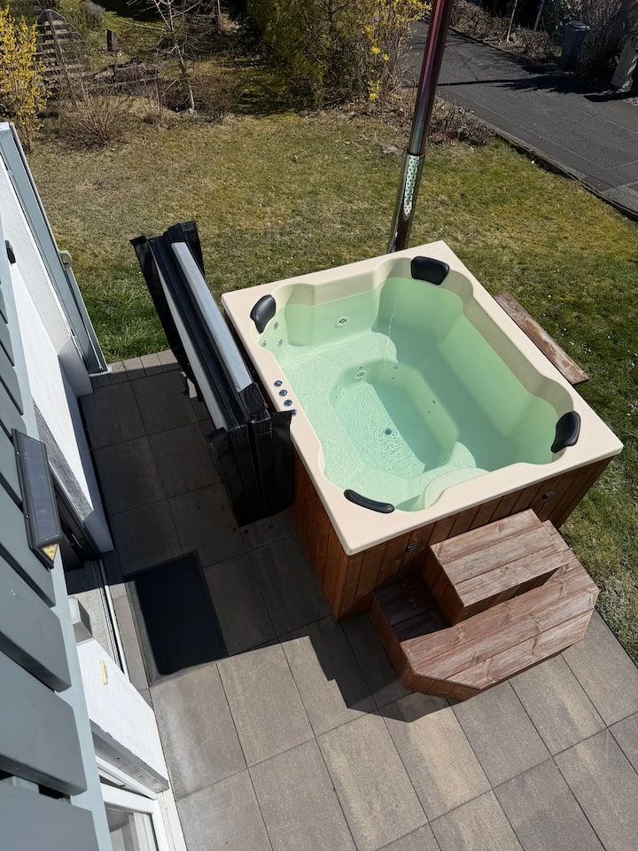 Alpinstyle 
Mod. Ferienwohnung Mit Kreuzbergblick - Bischofsheim in der Rhön
