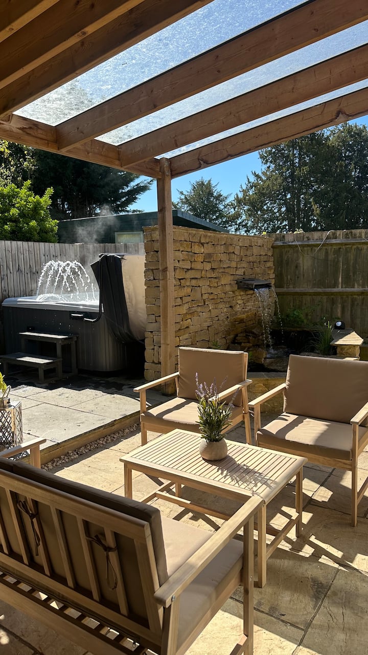 Cosy Cotswolds Barn– Hot Tub, Garden & Parking - Cotswolds