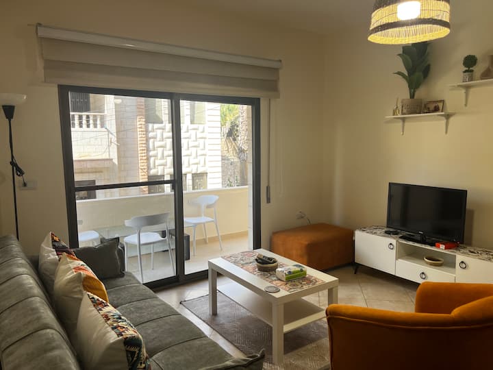 Cozy Apartment In Jabal Amman, Near Rainbow Street - Ammán