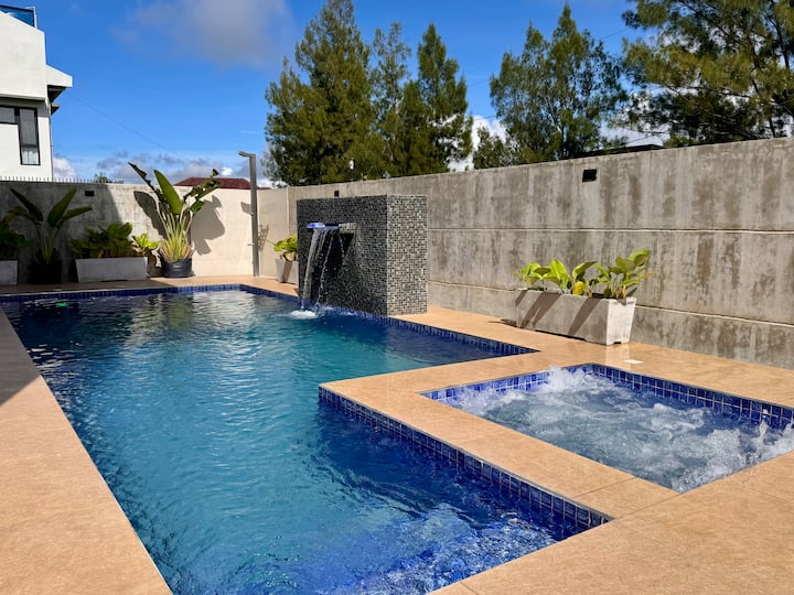 Modern Tagaytay Home W/ Jacuzzi | Up To 14 Guests - Amadeo