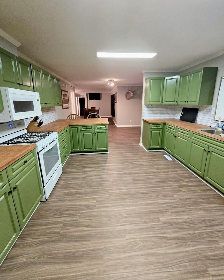 Neosho River Outfitters Lodge - Burlington, VT