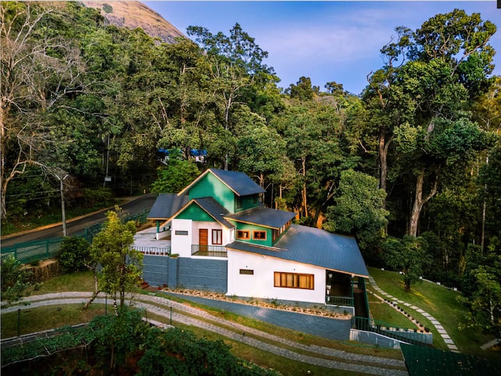 5bhk Villa With Private Waterfall - Munnar