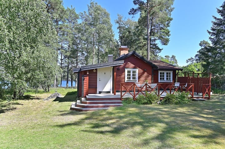 Beachfront 2-bed Cabin · Sea Views & Quiet Escape - Dalarö