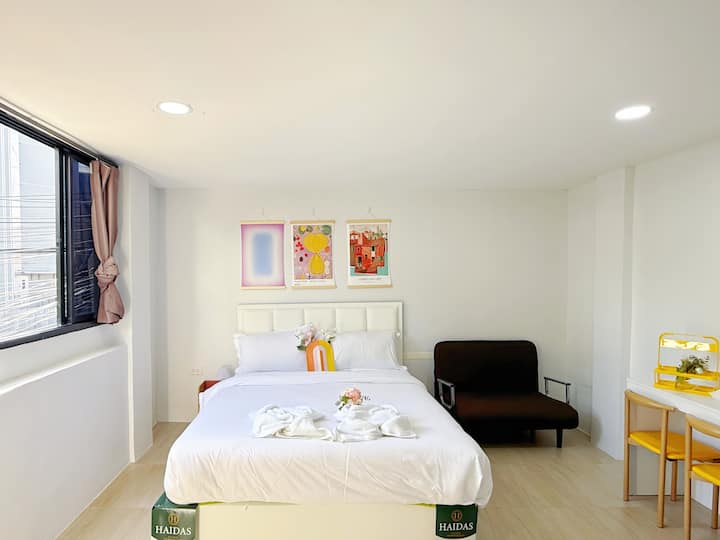 Patong Beach/triple Room With Sofa/juncylon - Patong Beach