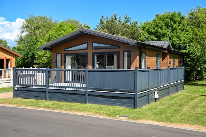 Blue Bell Lodge With Hot Tub - Malton