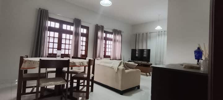 Uma Casa Bem Localizada, Arejada E Confortável. - Brotas