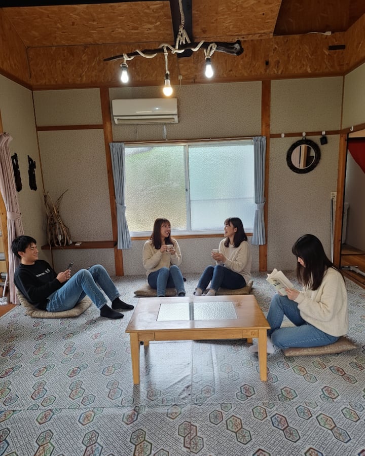 箱石浜から徒歩5分。
誰にも気兼ねせず過ごせる広い庭と、1棟丸々貸切のコンパクトな一軒家。 - Toyooka