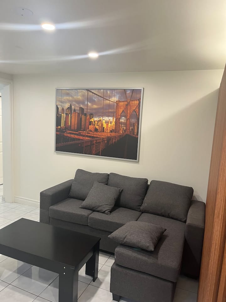 Cosy Separate Unit Located 20 Minutes From Airport - Toronto, ON