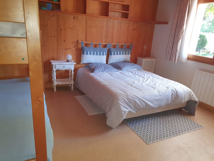 Appartement En Rez-de-chaussée De Maison - Sallanches