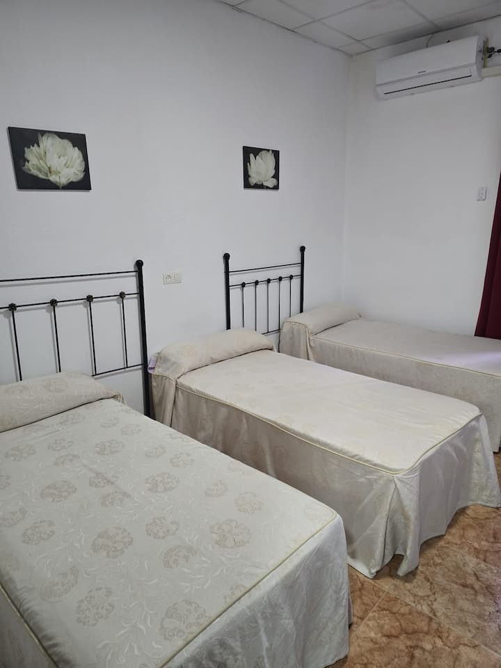 Habitación Triple Con Baño Compartido - 그라나다