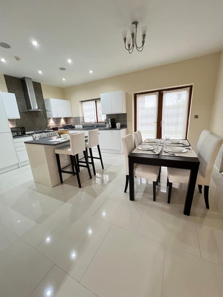 Elegant House Manchester - 3 Bedroom, 3 Bathroom - Sale