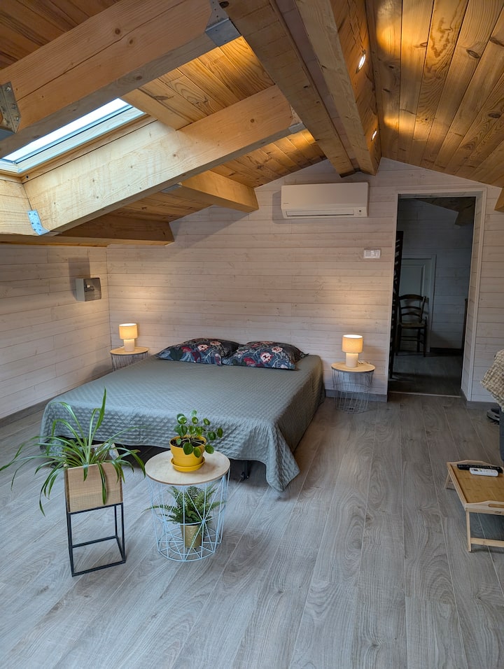 Logement Sans Cuisine Aménagé  Frigo Et Micro Onde - Saint-Hippolyte-du-Fort