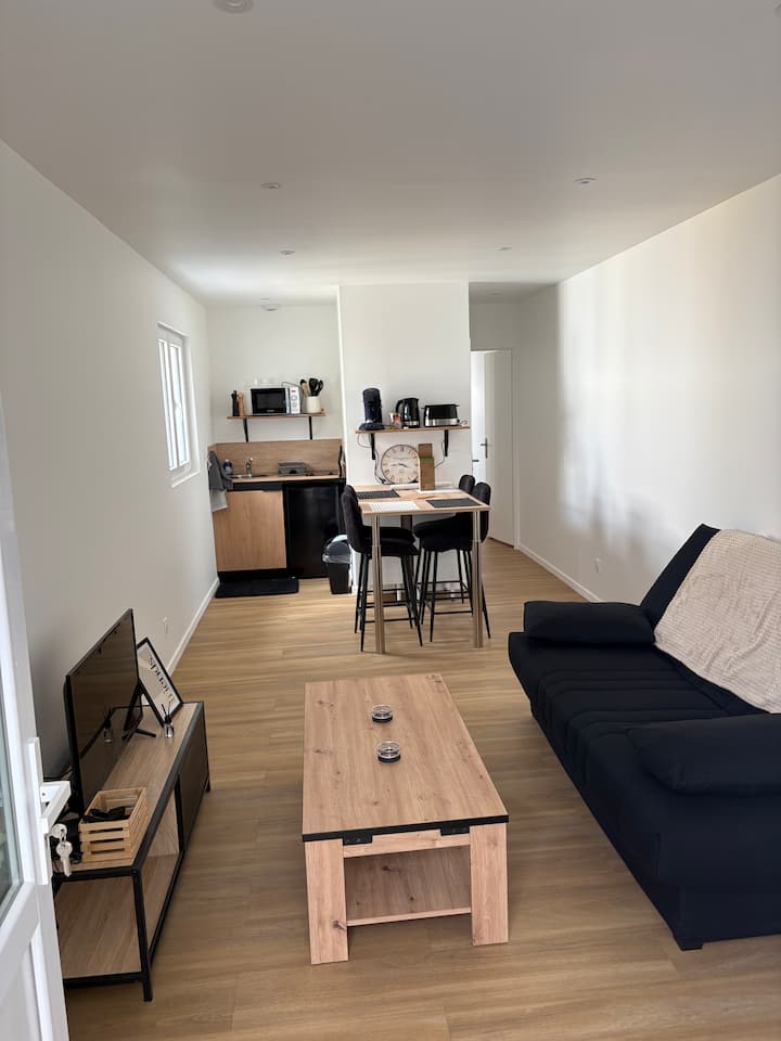 Studio Spacieux, Confortable, Refait à Neuf - Aumale