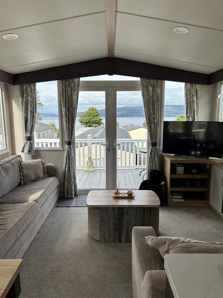 The Manor Park Getaway - Largs