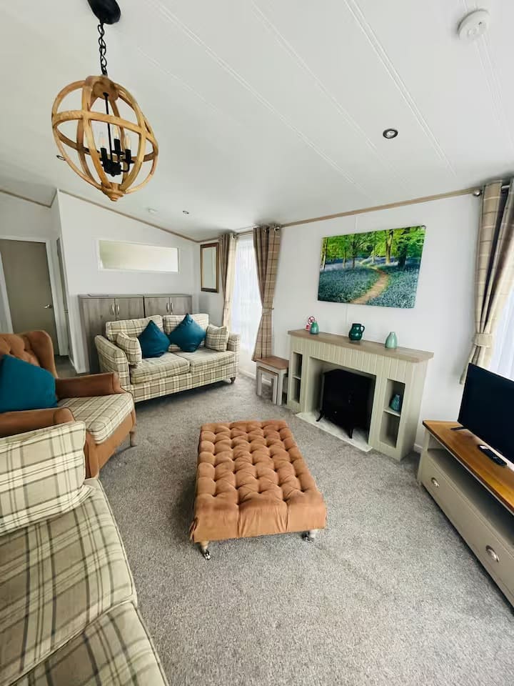 Hedgerow Lodge With Hot Tub - Malton