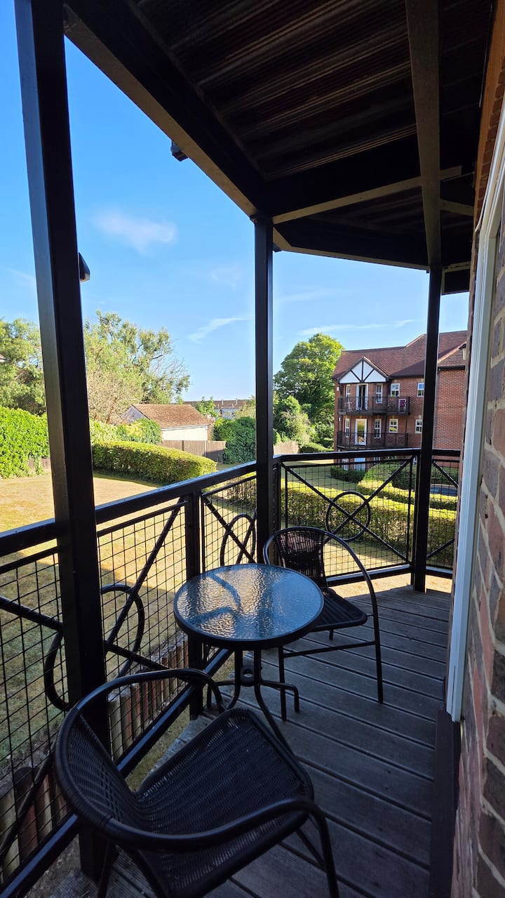 30% Off Long Stays | Free Parking | Near Station - High Wycombe