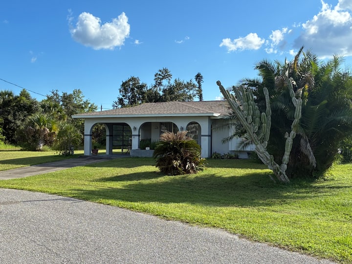Barefoot Bungalow - Port Charlotte, FL