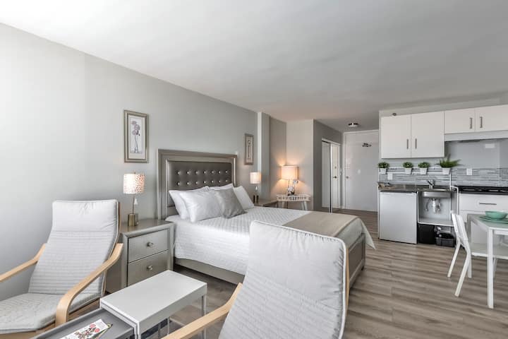 Oceanfront Bliss - Stunning Beachfront Escape - Daytona Beach, FL