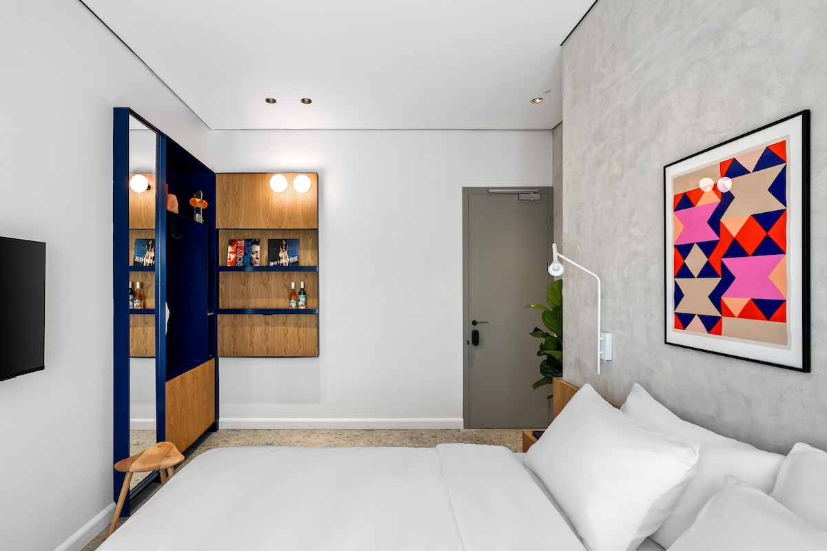 Hotel 48 | Boutique Old City Getaway | Pvt Balcony - Hotels for Rent in ...