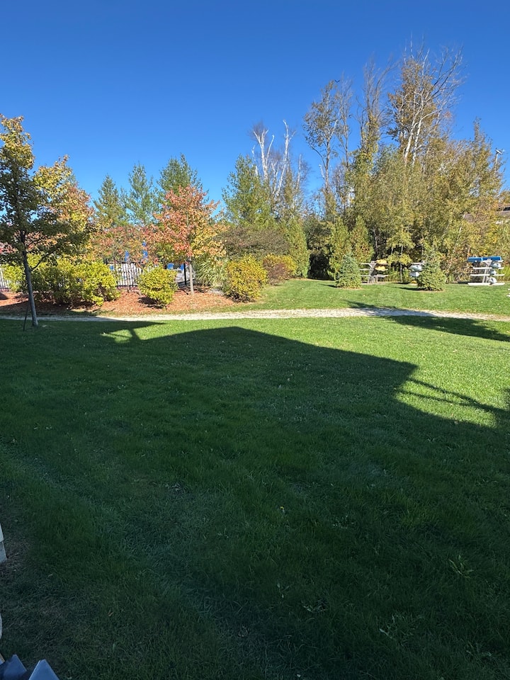 Cozy One Bed Retreat In Collingwood | Pool Access - Collingwood