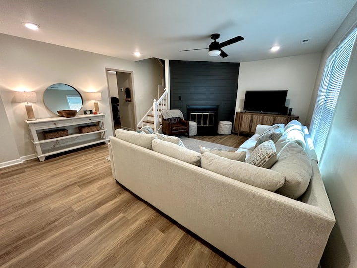 The Wolf's Den-close To The Action In Raleigh! - Raleigh, NC