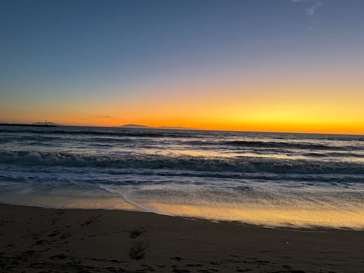 Sea Glass Beach House, Walk To Beach & Harbor - Oxnard, CA