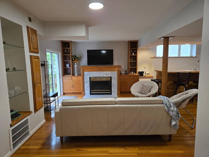 Cozy Walkout Basement Unit - Apex