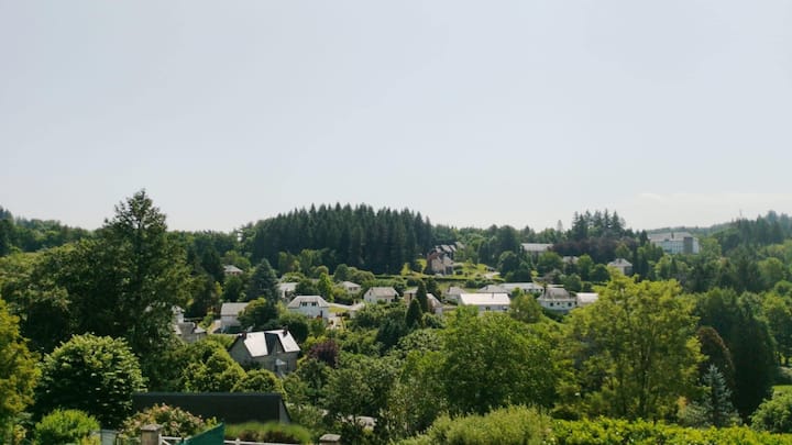 Maison Spacieuse Avec Vue, Jardin Et Parking - Meymac