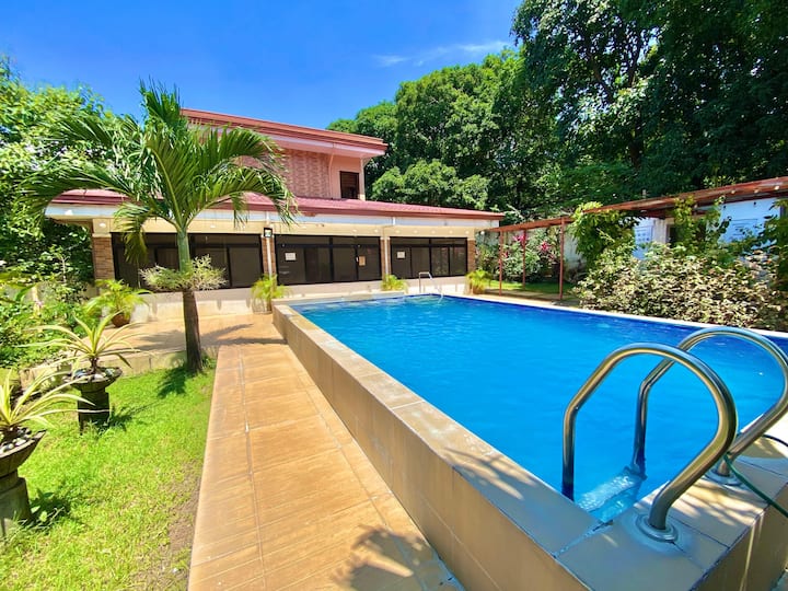 Spacious Villa W/ Pool, Billiard,  Bbq & Bonfire - Olongapo