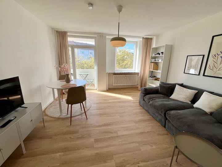 Zentrale, Möblierte Wohnung Mit Balkon - Cassel, Allemagne