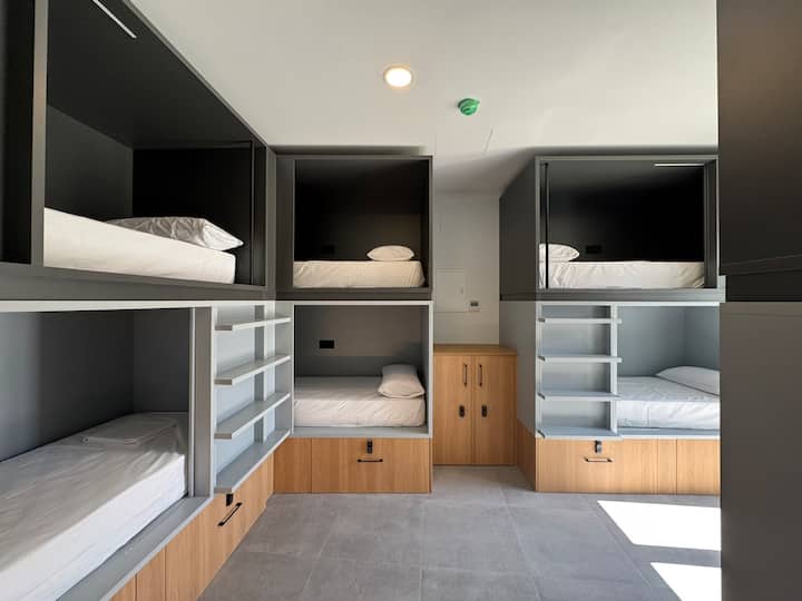 Cama En Habitación Compartida De 8 Personas. Nr - 말라가