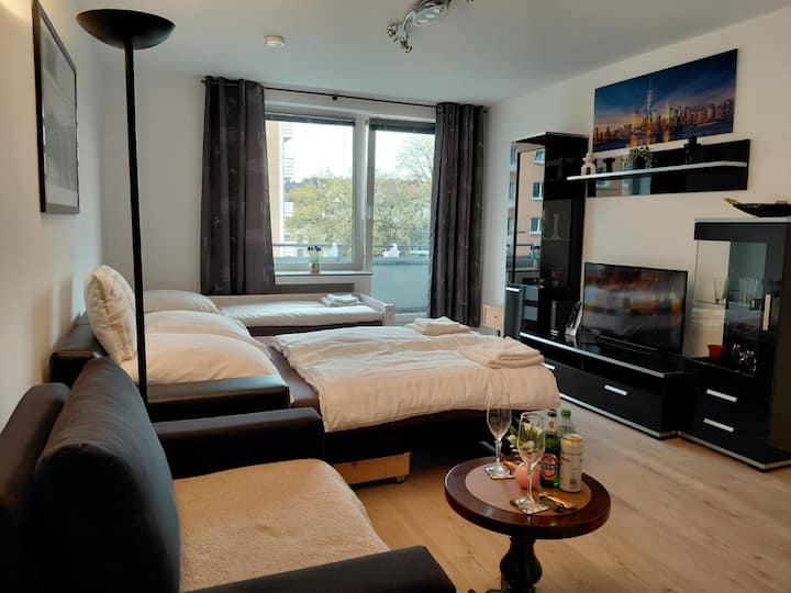 Welcome To Lara’s - Düsseldorf