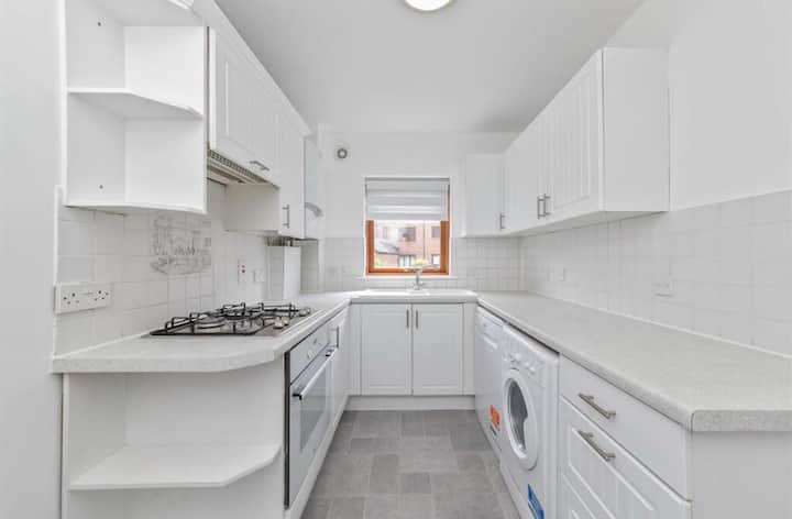Short Term Let Only - 1 Bed Flat, 5 Mins Station - St Albans, UK