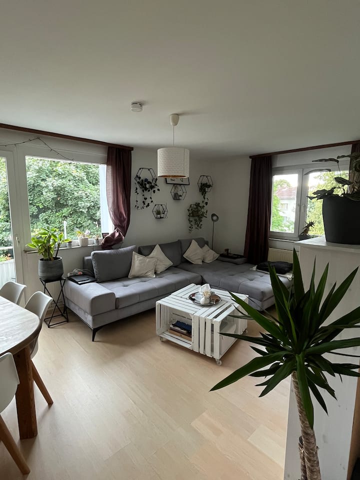 Zwischenmiete: 2-zimmer Wohnung Mit Balkon - Frankfurt