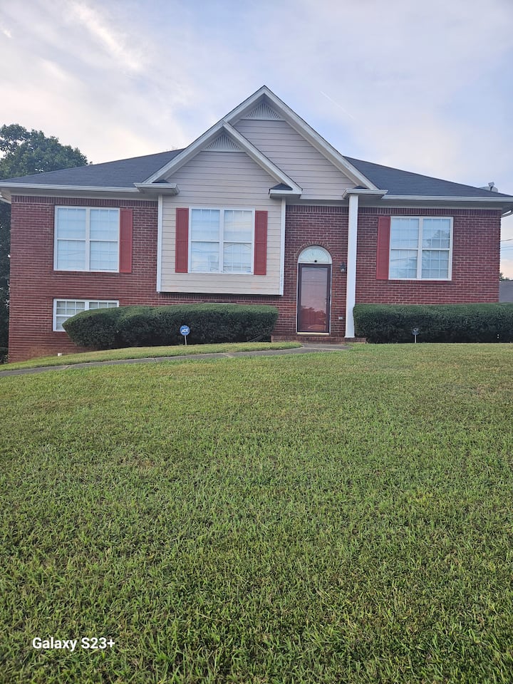 Southern Charm - 4 Bedrooms And 3 Full Baths - Birmingham, AL