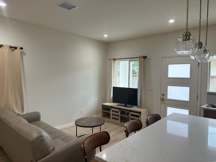 Charming Modern Guest House Nearby Disneyland - Disneyland Park, Anaheim