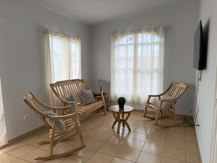Home En Managua, Blanca Número #3 - Managua