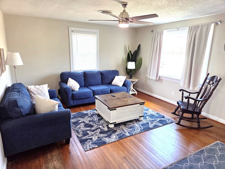 Adorable Beach Cottage 3 Blocks From The Beach! - Virginia Beach, VA